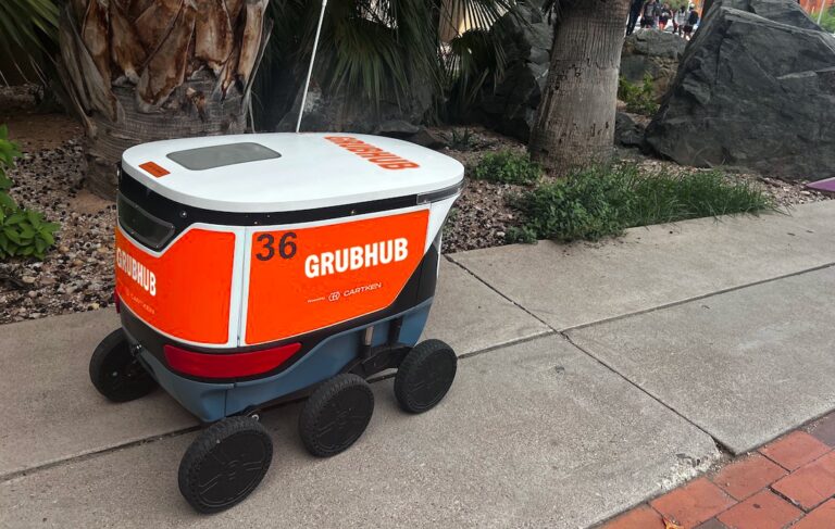 How the University of Arizona Uses Grubhub and Cartken for Robot Delivery